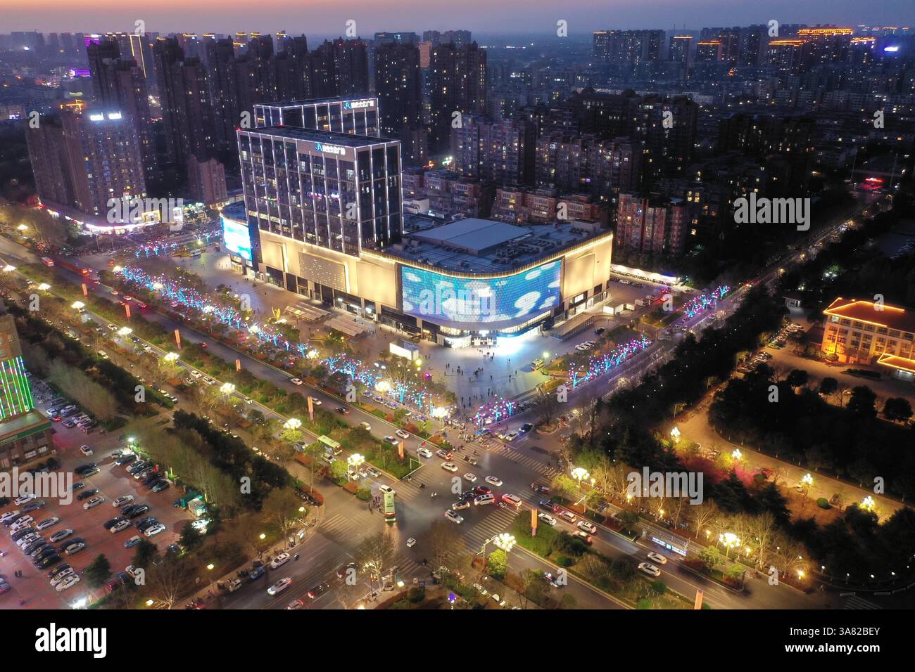 Aerial photo shows the Pangdonglai mall in Xuchang City, central China ...