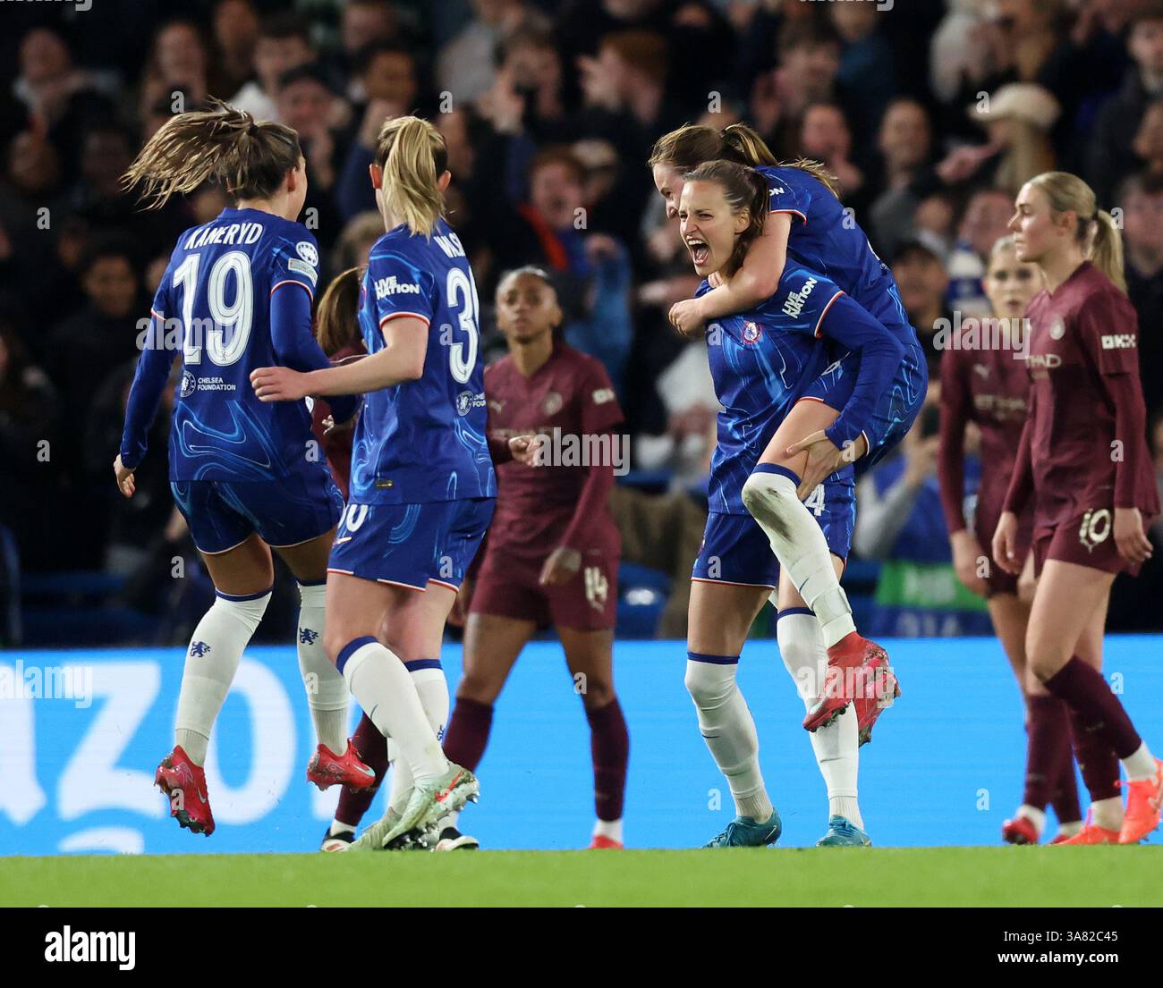 London, UK. 27th Mar, 2025. Nathalie Björn of Chelsea celebrates ...