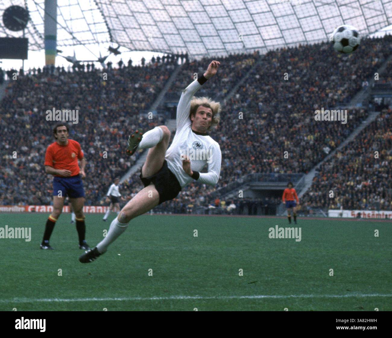 1976 european football championship hi-res stock photography and images ...