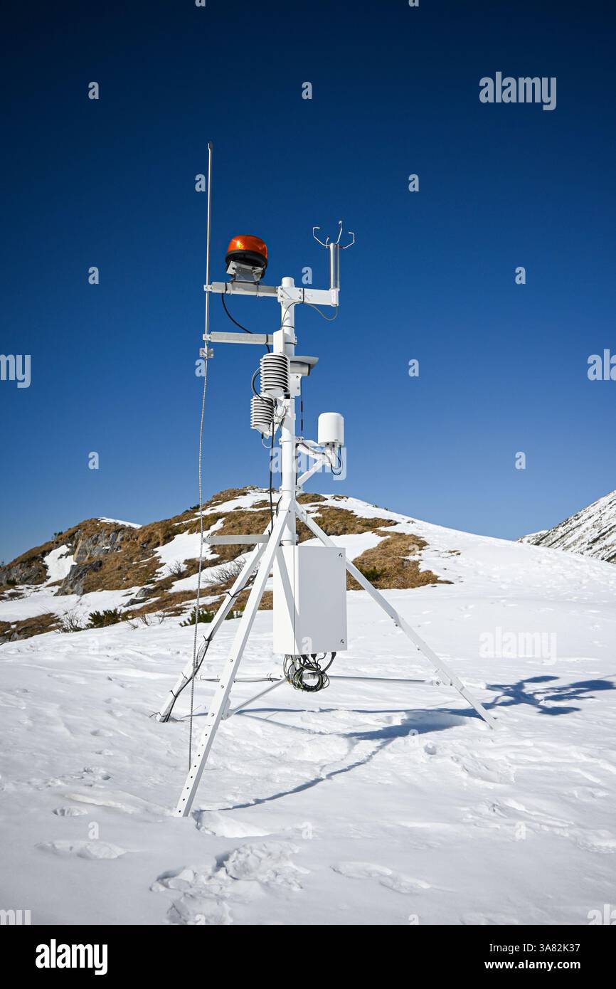 Snow monitoring hi-res stock photography and images - Alamy
