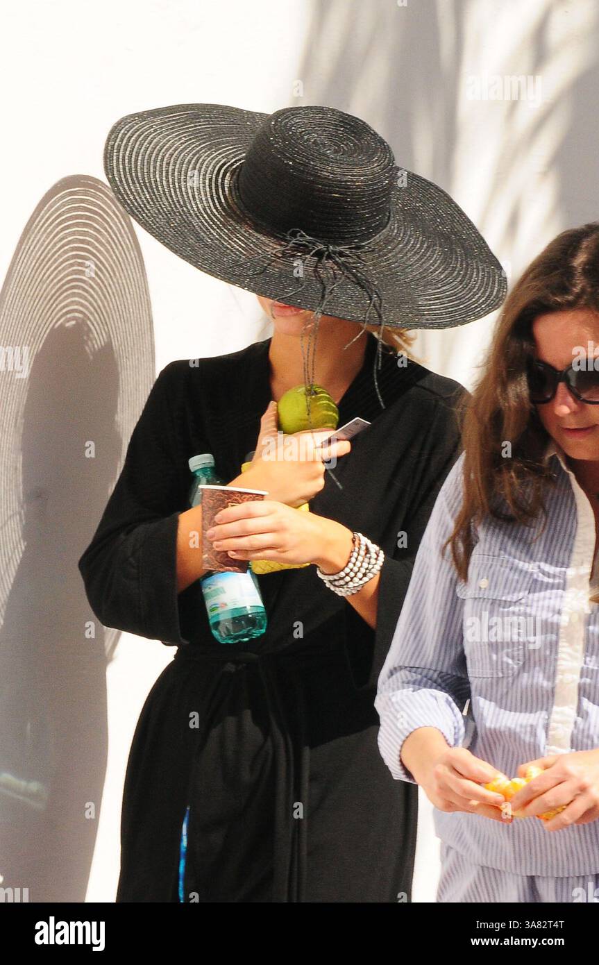 Jan 14, 2013 - Miami, Florida, U.S. - EMMA RIGBY spotted on set of the ...