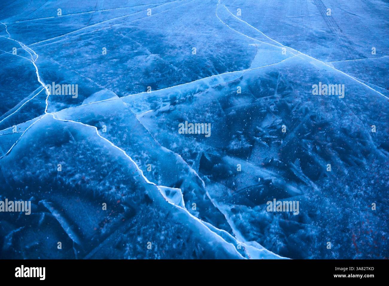 Ice Cracks and Patterns on Frozen Lake Stock Photo - Alamy