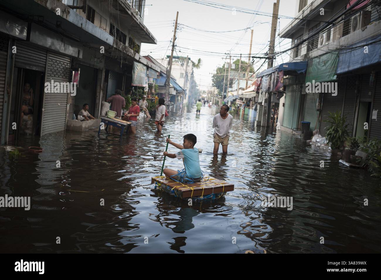 Homemade raft hi-res stock photography and images - Alamy
