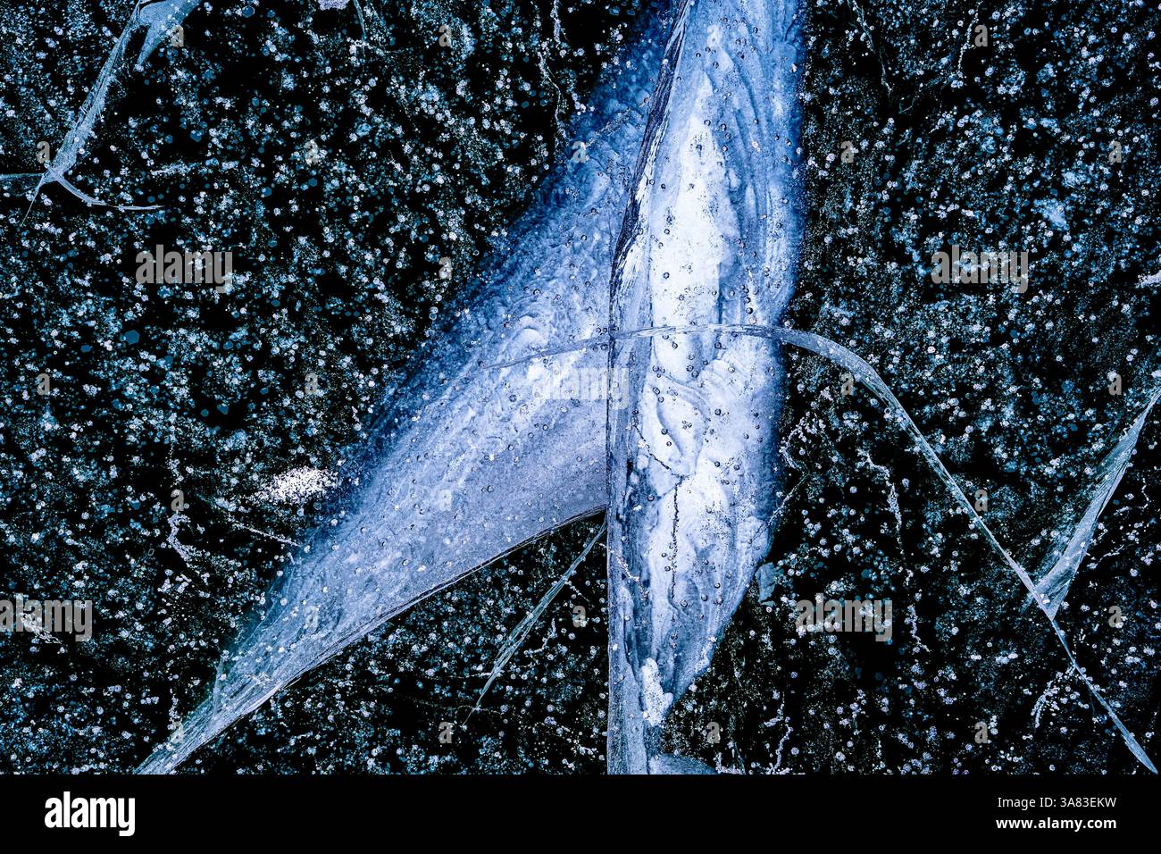 Ice details under a frozen lake surface Stock Photo - Alamy