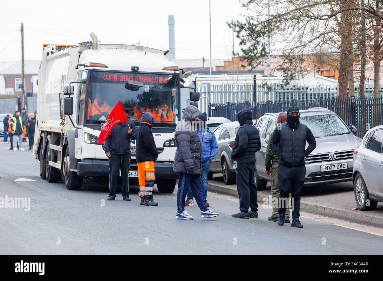 Birmingham Bin Strike. Pictured, striking binmen outside the waste ...