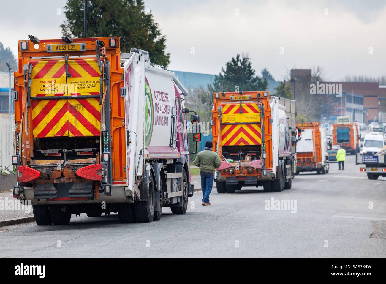 Birmingham Bin Strike. Pictured, striking binmen outside the waste ...