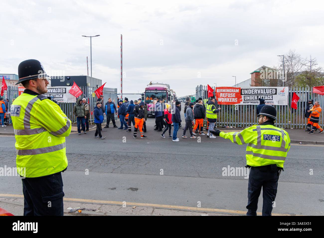 Birmingham Bin Strike. Pictured, striking binmen outside the waste ...