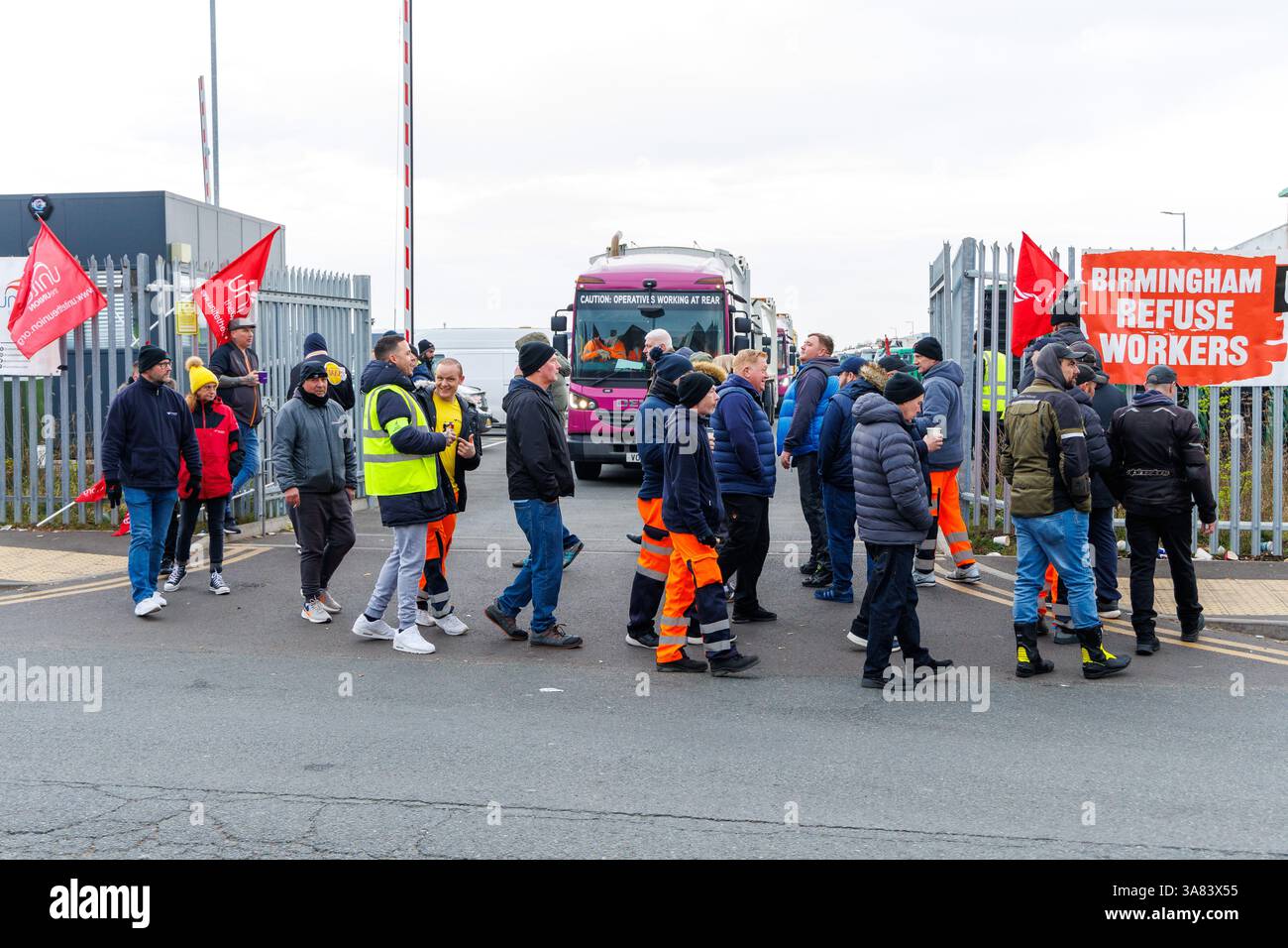 Birmingham Bin Strike. Pictured, striking binmen outside the waste ...