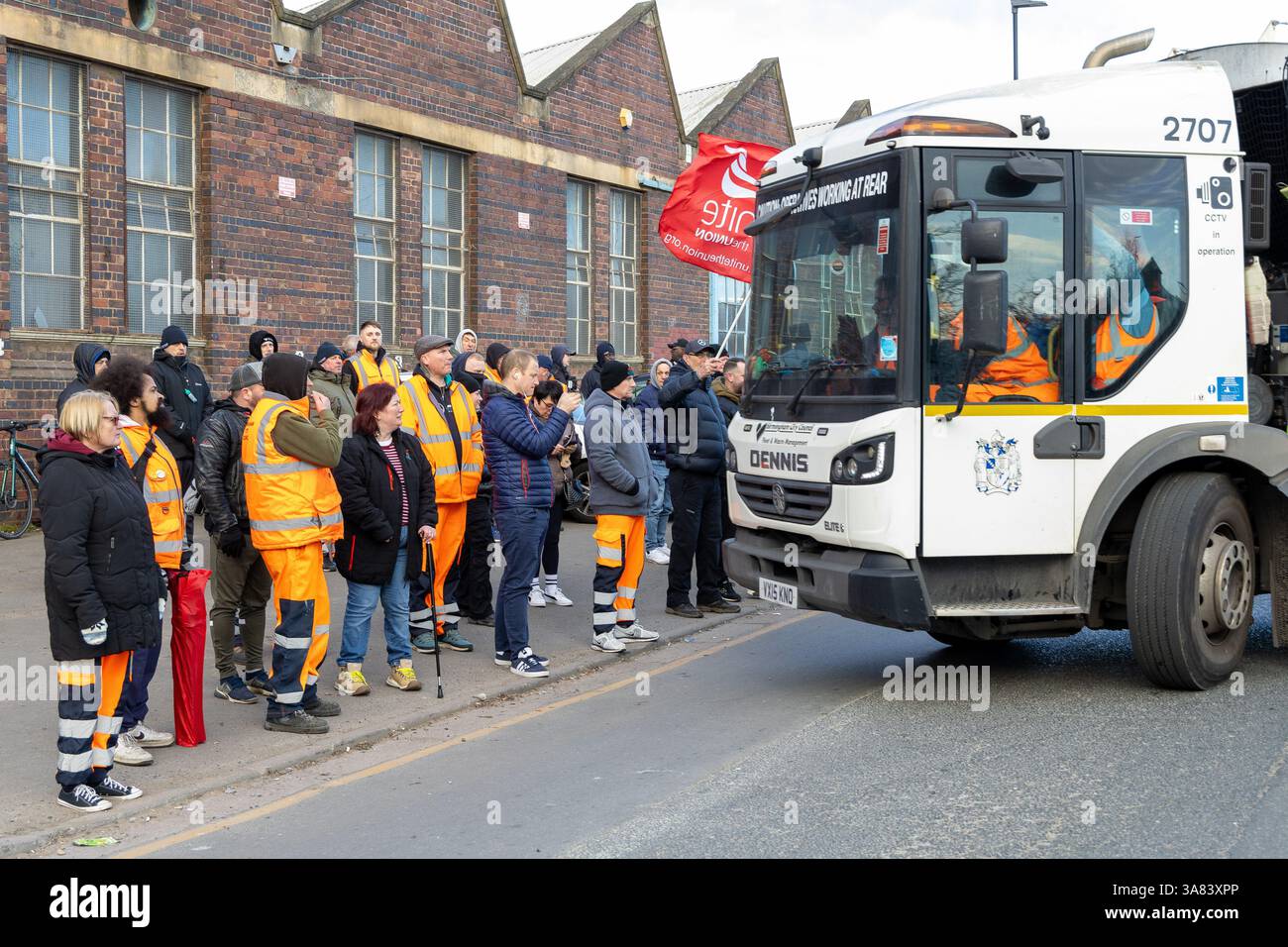 Birmingham Bin Strike. Pictured, striking binmen outside the waste ...