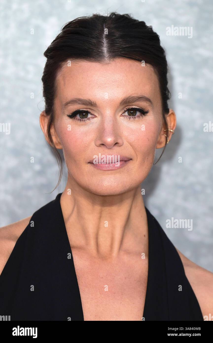 Emily Barber bei der Premiere der Paramount Serie MobLand im Odeon Luxe ...