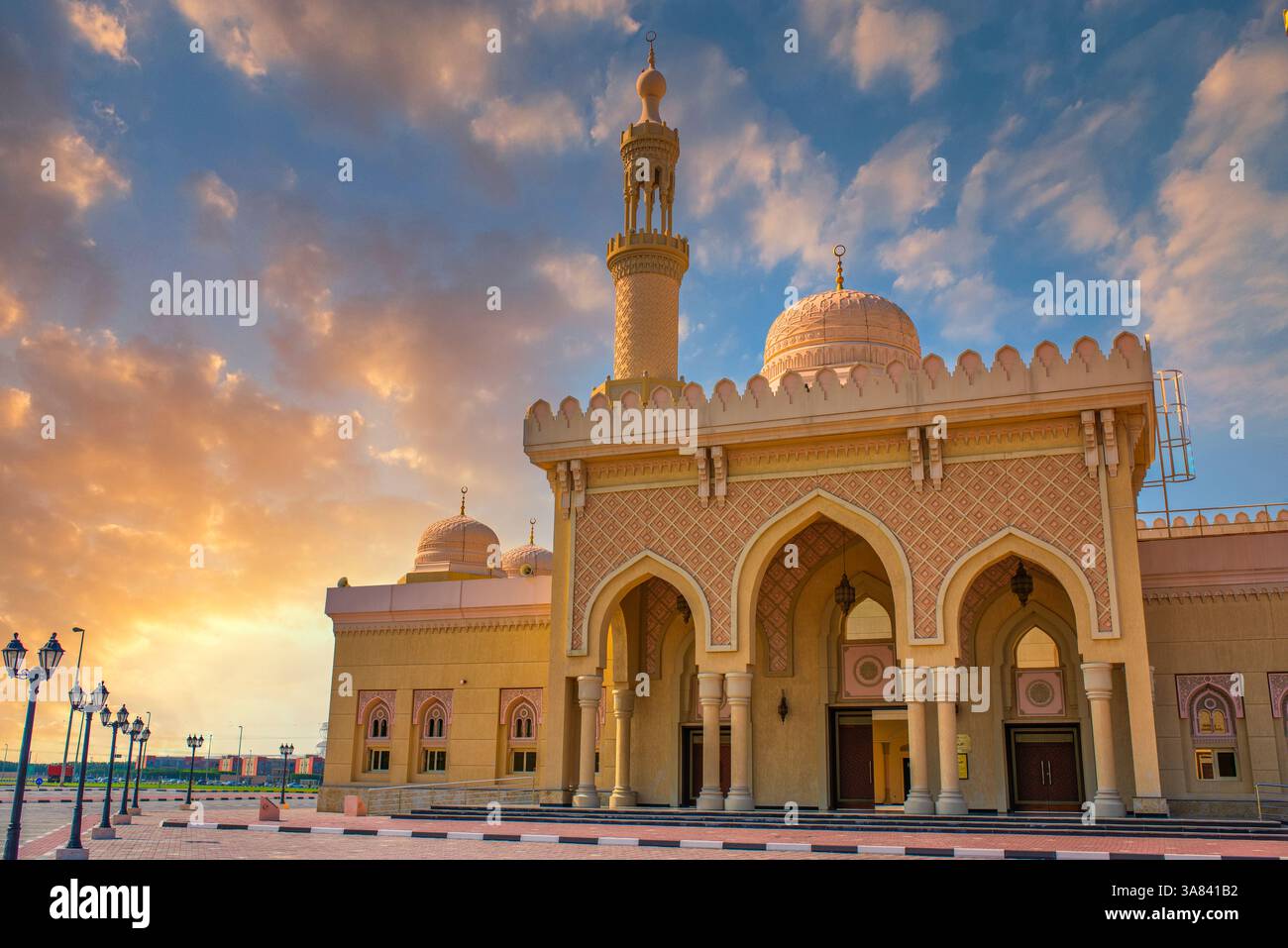 Mosque in Sharjah Stock Photo - Alamy