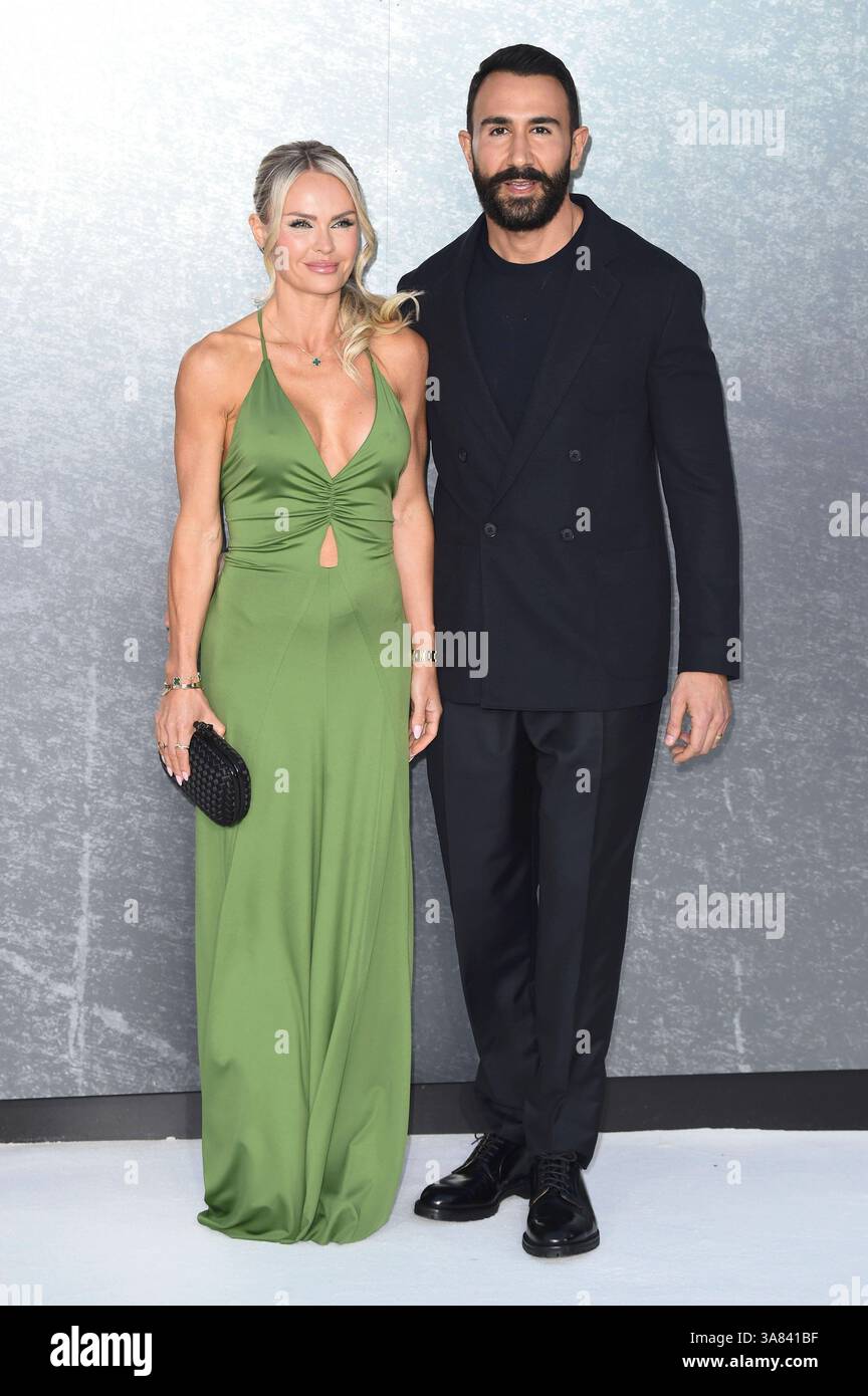Annie Cooper mit Begleitung bei der Premiere der Paramount Serie ...