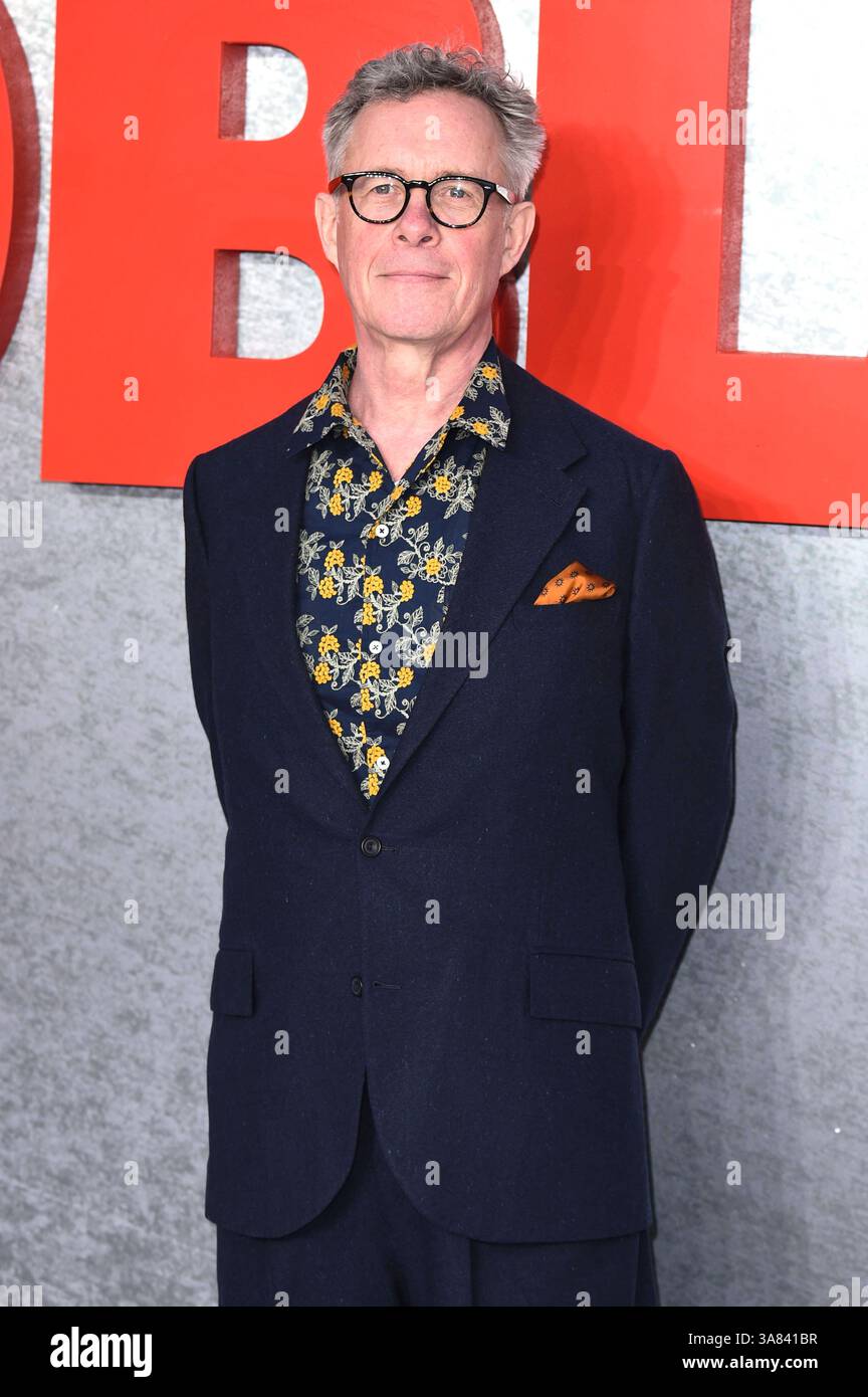 Alex Jennings bei der Premiere der Paramount Serie MobLand im Odeon ...