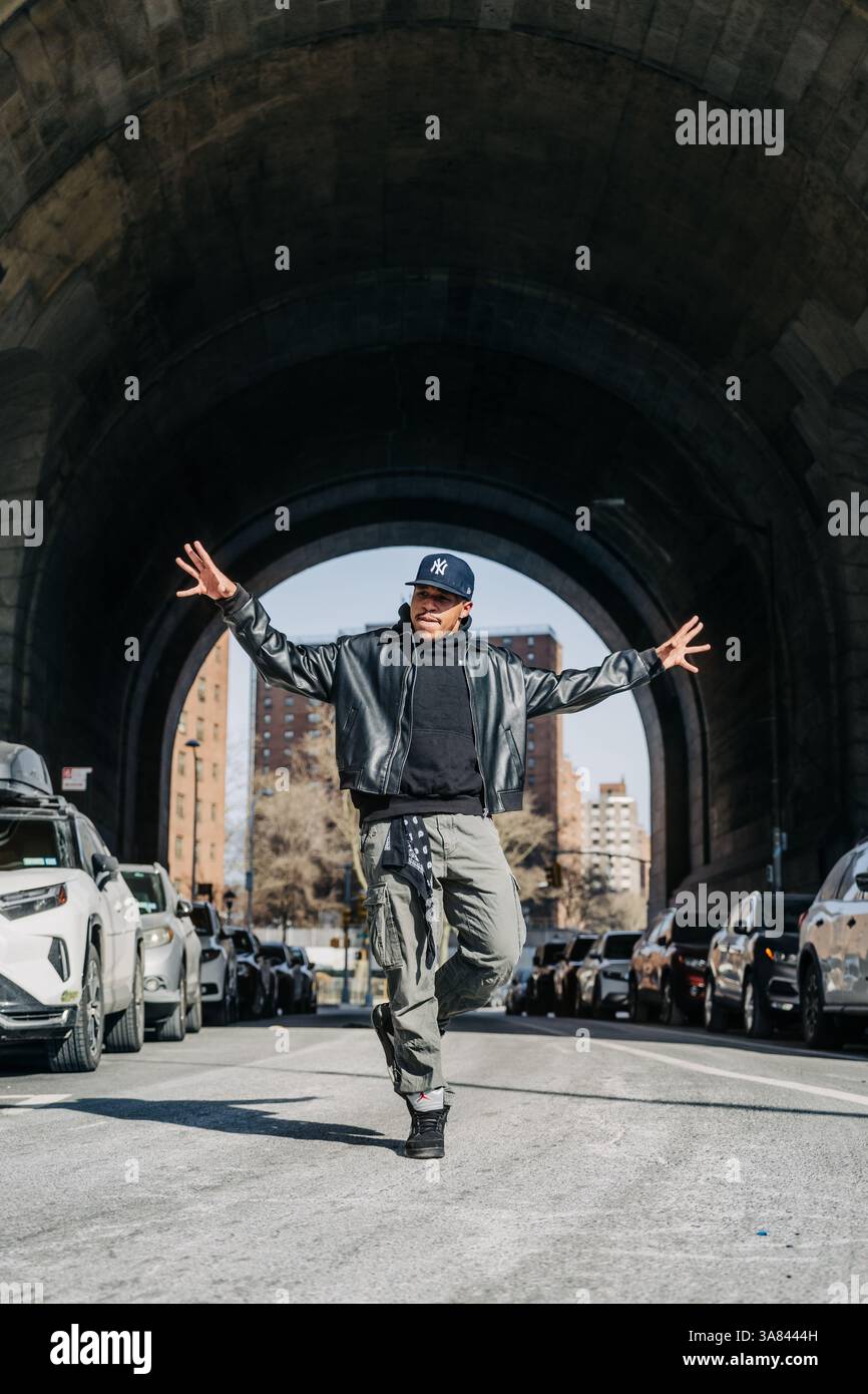 Strong dance stance hi-res stock photography and images - Alamy