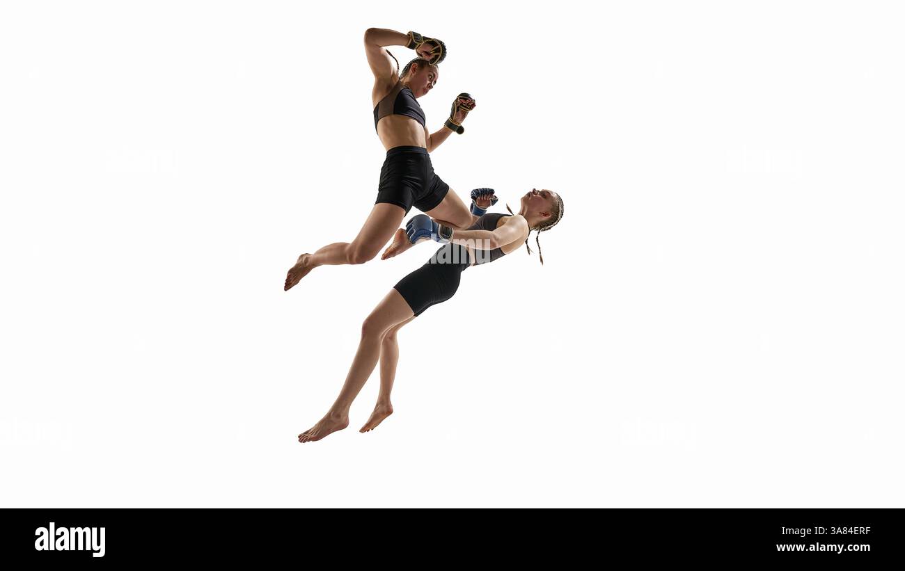 Dramatic airborne fight between female MMA fighters captured in ...