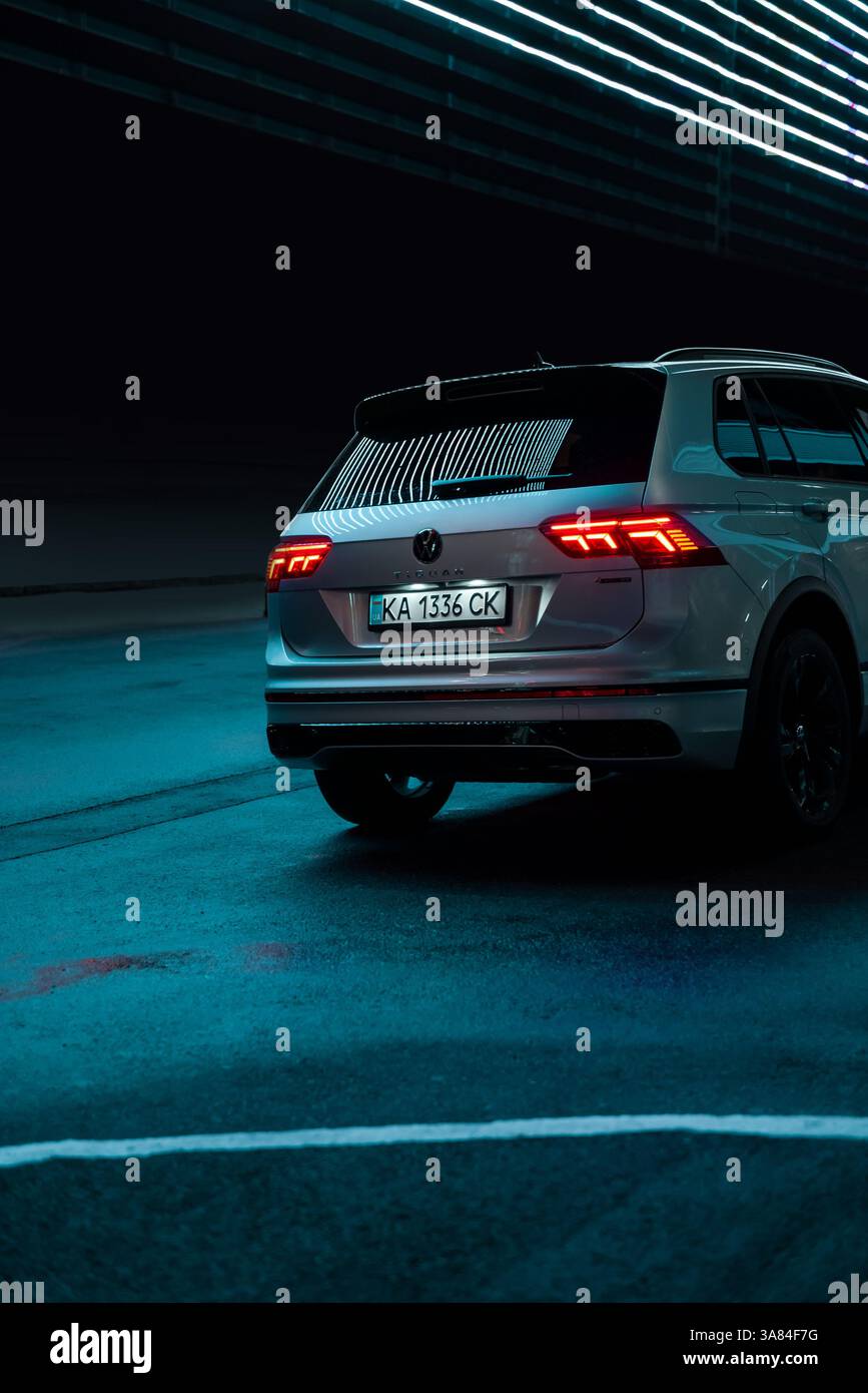 Volkswagen tiguan rear lights hi-res stock photography and images - Alamy