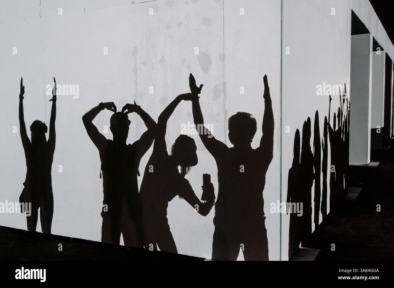 April 12, 2013 - Indio, California, U.S. - Fans at day one of the ...