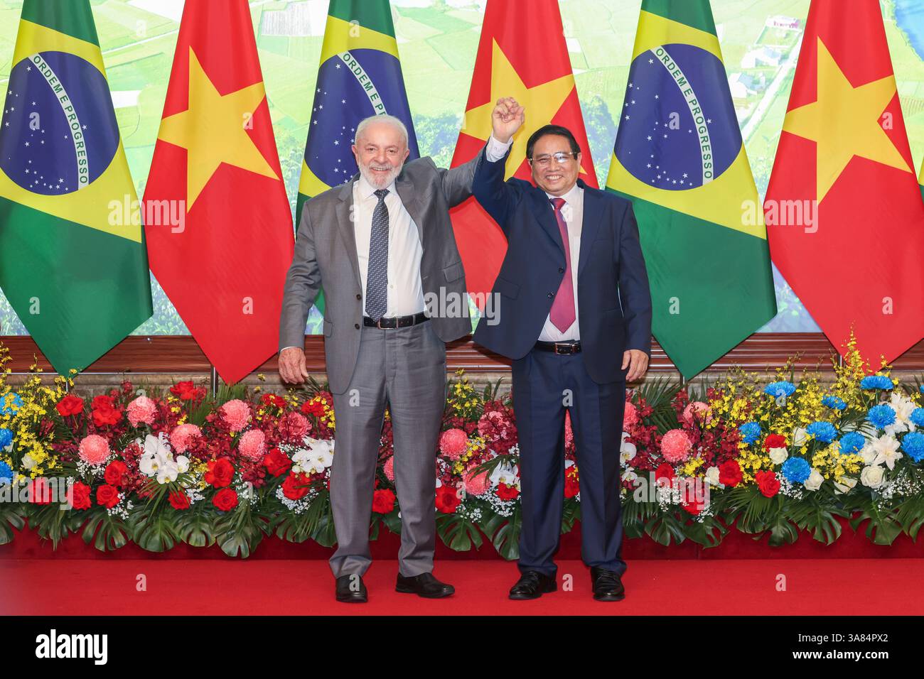 Brazilian President Luiz Inacio Lula da Silva, left and Vietnamese ...