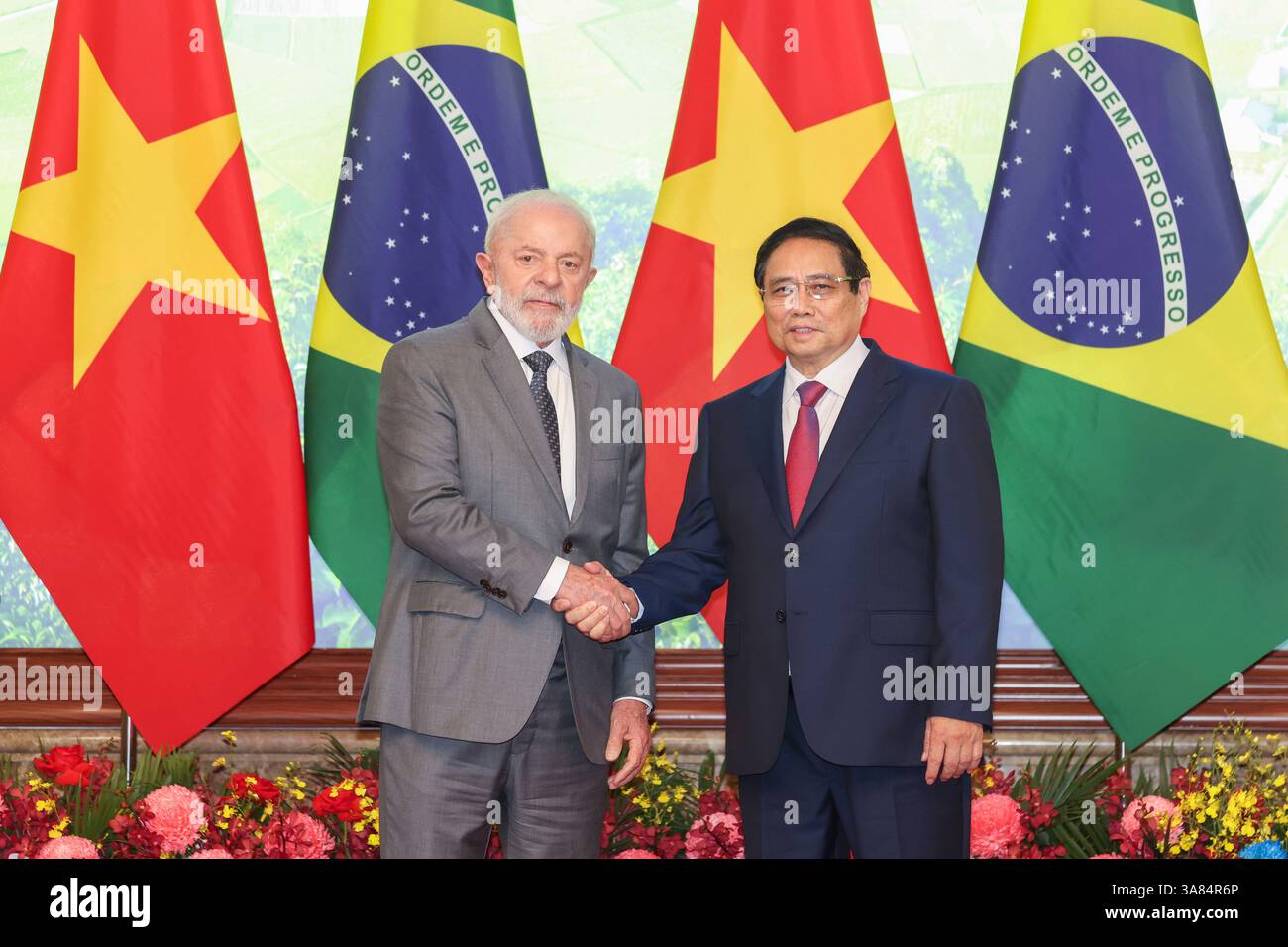 Brazilian President Luiz Inacio Lula da Silva, left and Vietnamese ...