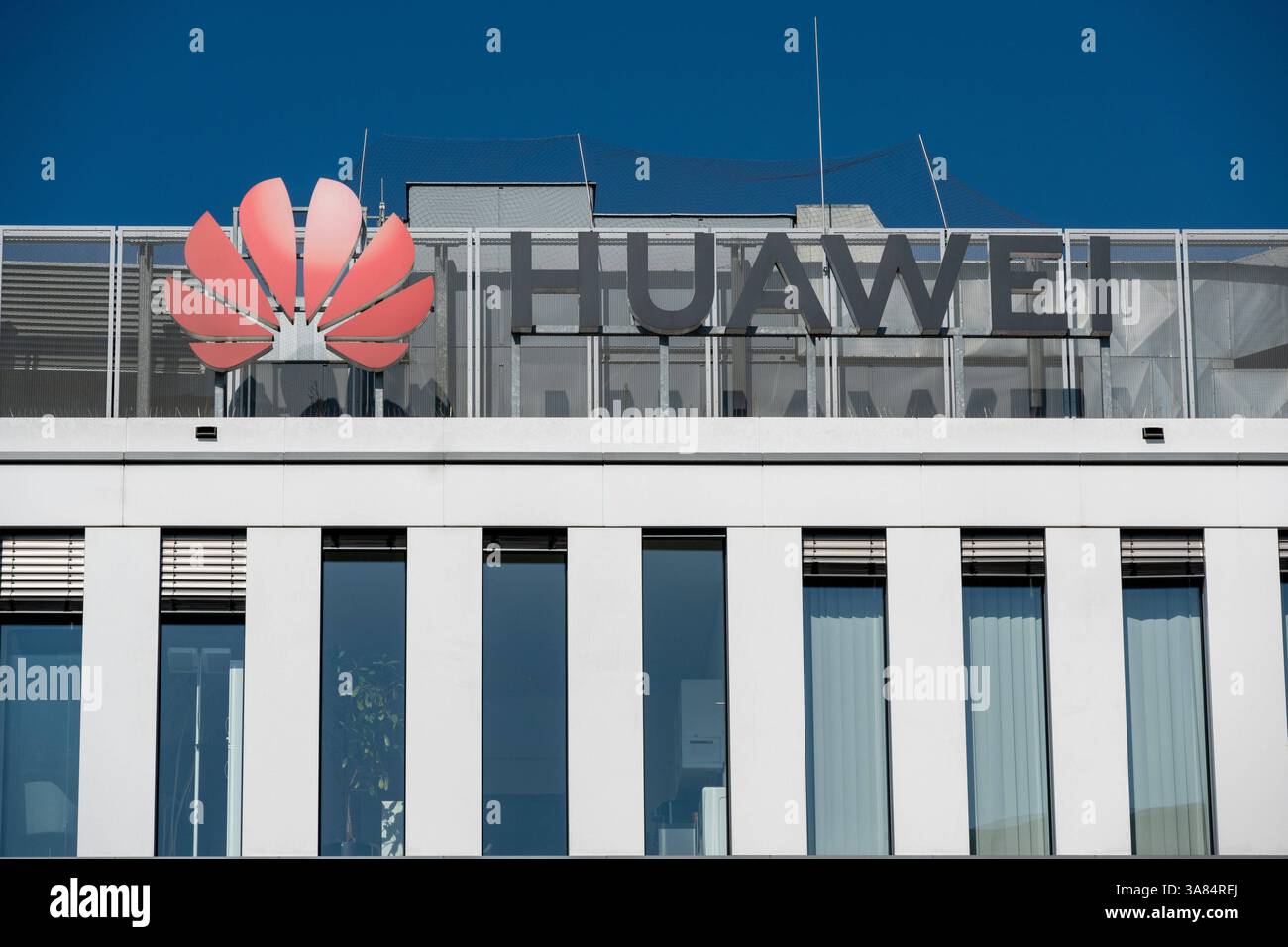 Konzernzentrale von Huawei Deutschland in Duesseldorf Oberkassel ...