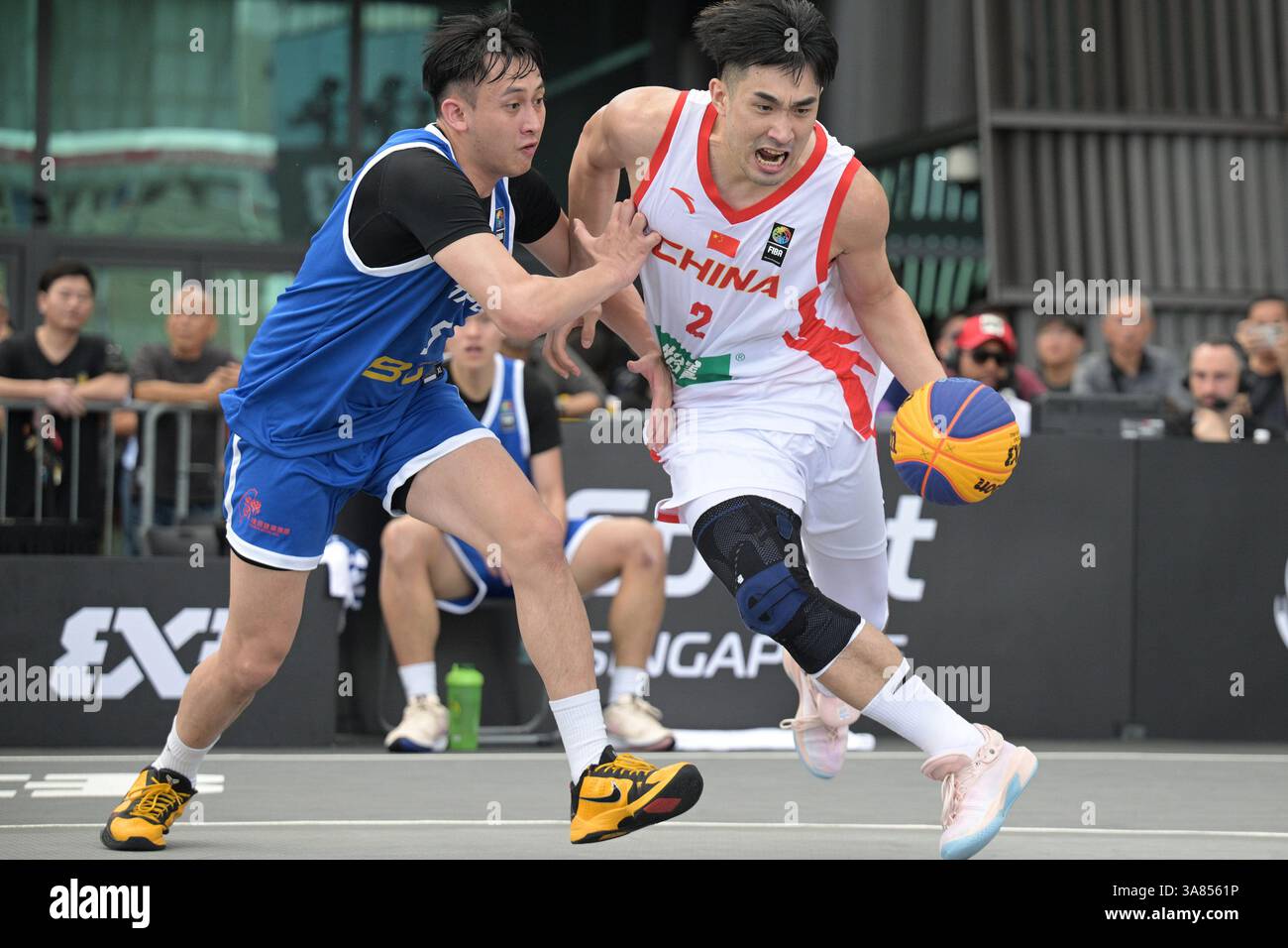 (250328) -- SINGAPORE, March 28, 2025 (Xinhua) -- Guo Hanyu (R) of ...