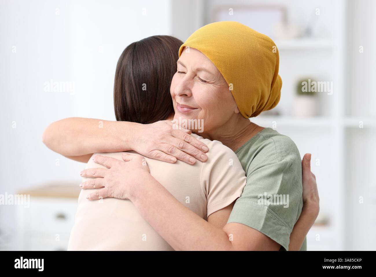 Woman with cancer and her daughter hugging at home Stock Photo - Alamy