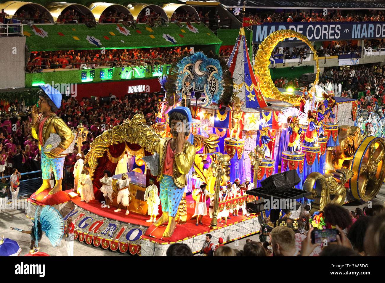 Sambadrome Parade, Rio Carnival, Rio de Janeiro, Brazil - dancers on ...