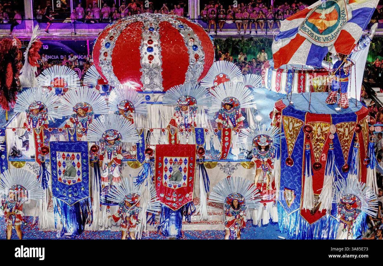 Sambadrome Parade, Rio Carnival, Rio de Janeiro, Brazil - dancers on ...