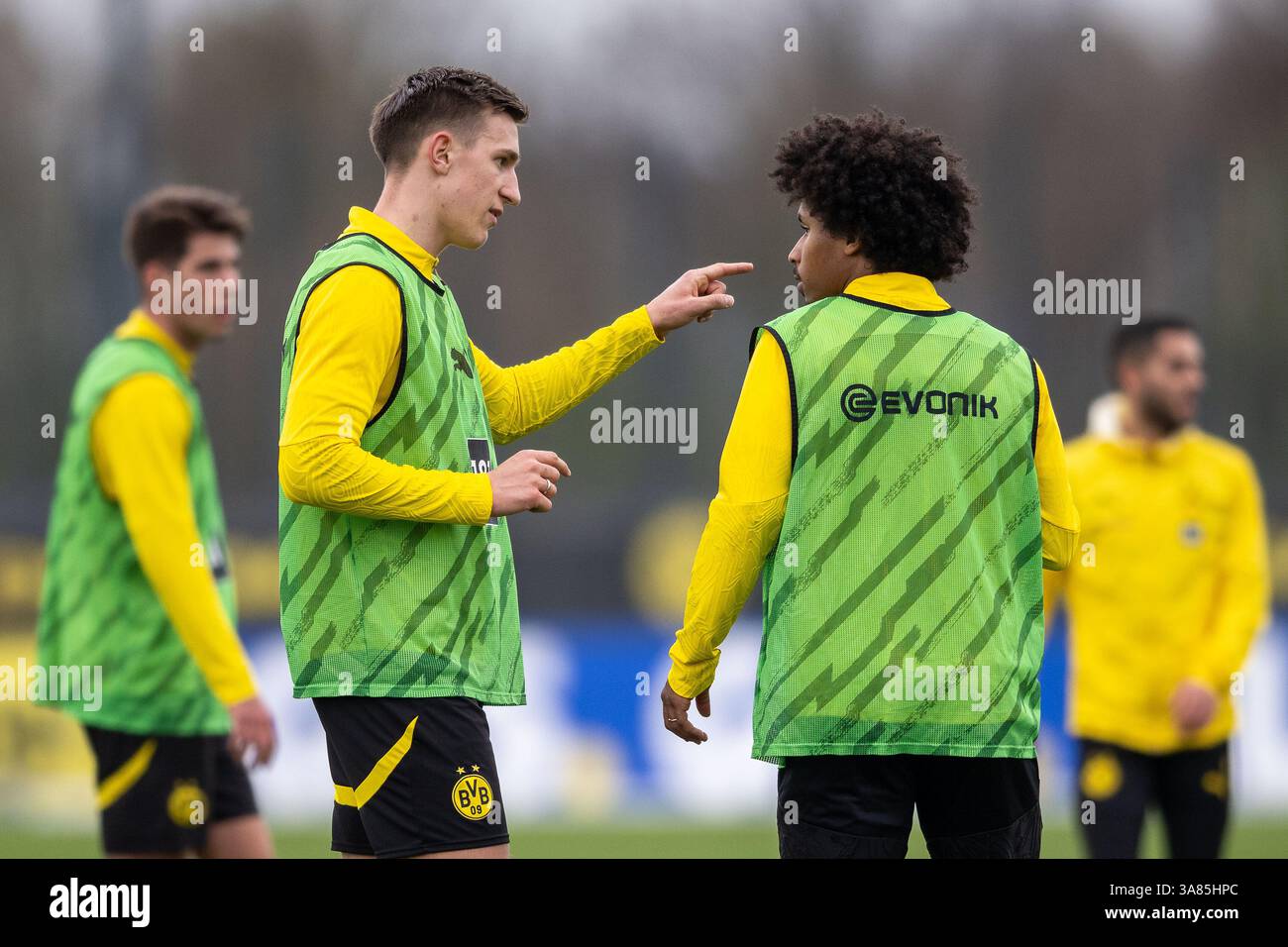 Dortmund, Deutschland. 26th Mar, 2025. 26.03.2025, Fussball: 1. Bundesliga, Saison 2024/2025 ...