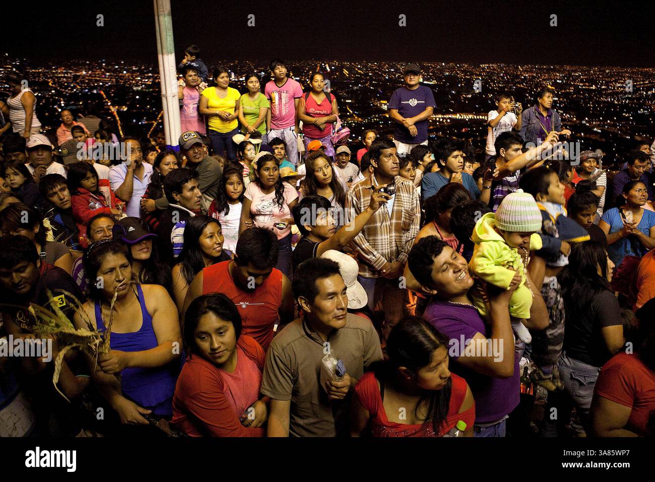 Mar 29, 2013 - Lima, Peru - Throngs of people gather along San ...