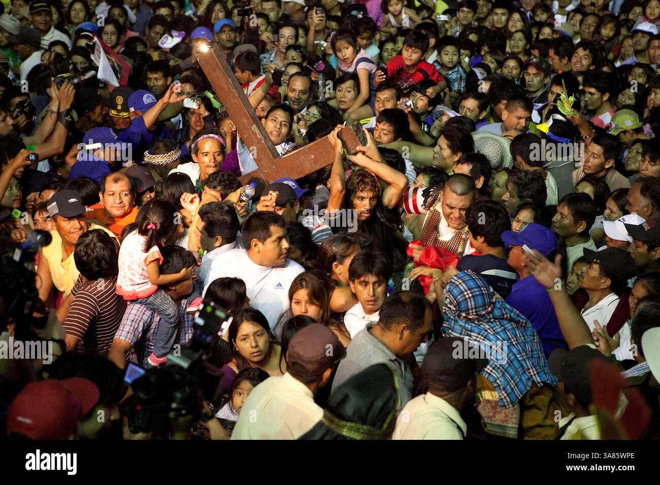 Mar 29, 2013 - Lima, Peru - Throngs of people gather along San ...