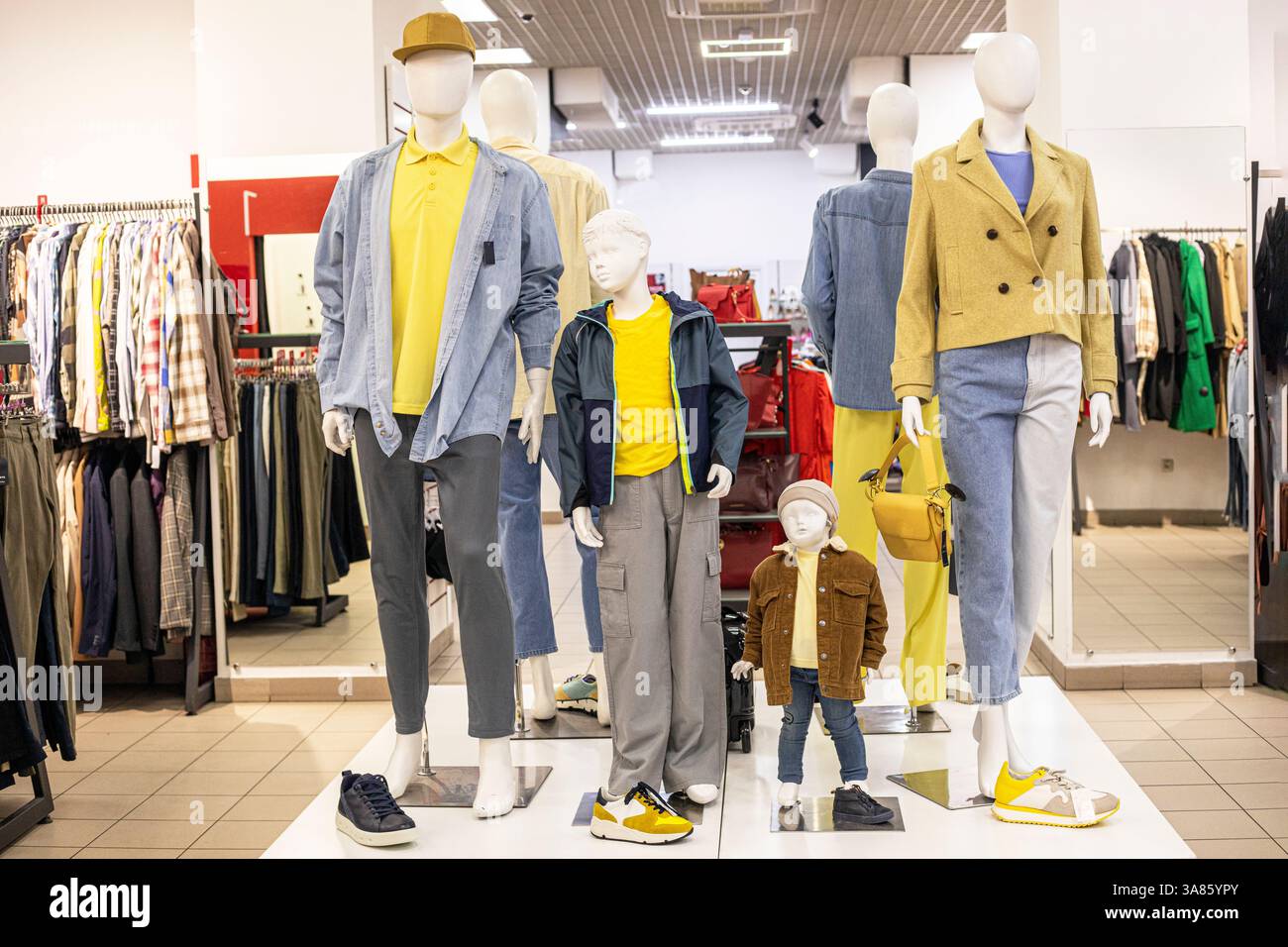Family matching clothing hi-res stock photography and images - Alamy