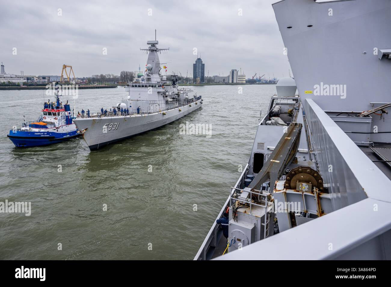ROTTERDAM - Navy ship Zr.Ms. Tromp while mooring together with the BNS ...
