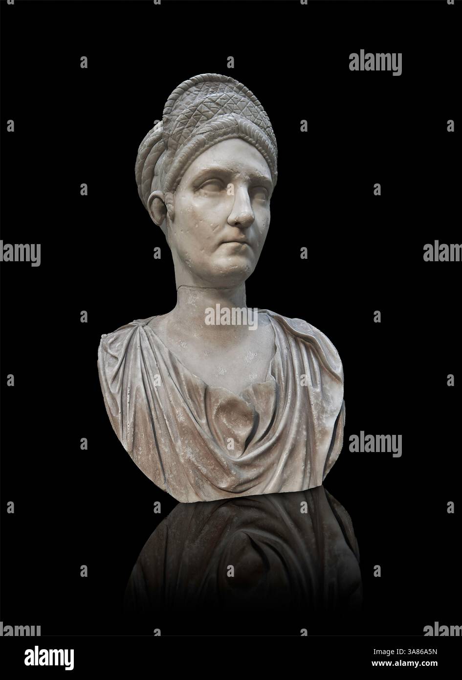 Roman marble statue head of emperor Trajans's niece Matilda, 120 AD ...