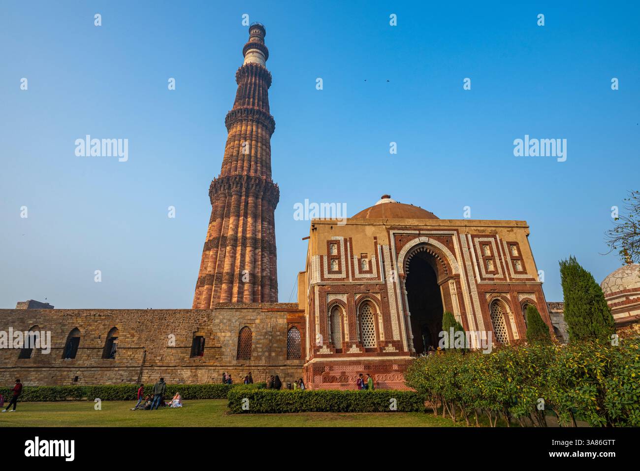 Qutb Minar complex, UNESCO, Delhi, India Stock Photo - Alamy