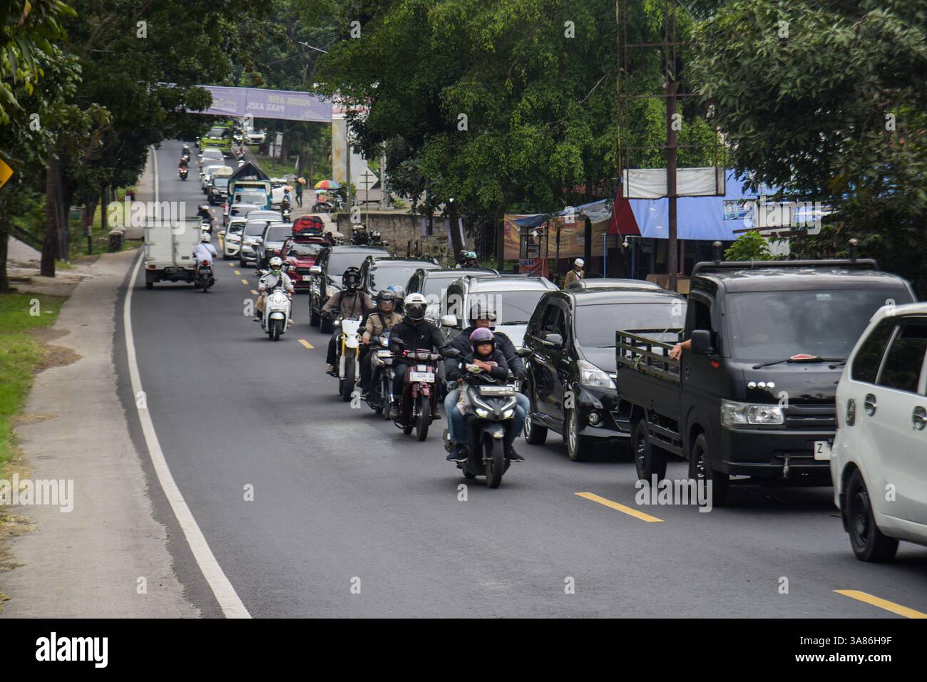 March 28, 2025, Bandung Regency, West Java, Indonesia: Travelers stuck ...