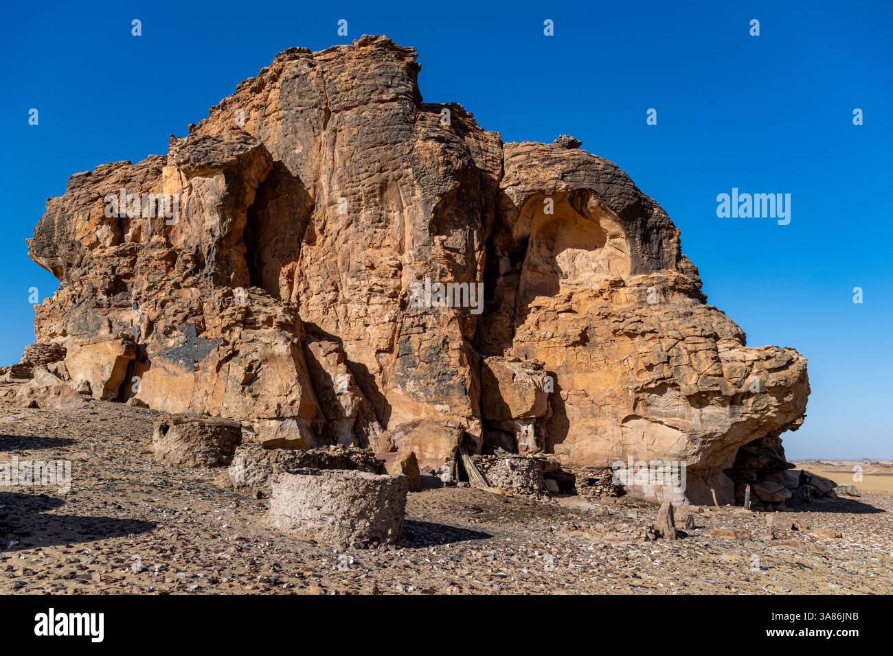 Rocks in oasis hi-res stock photography and images - Alamy