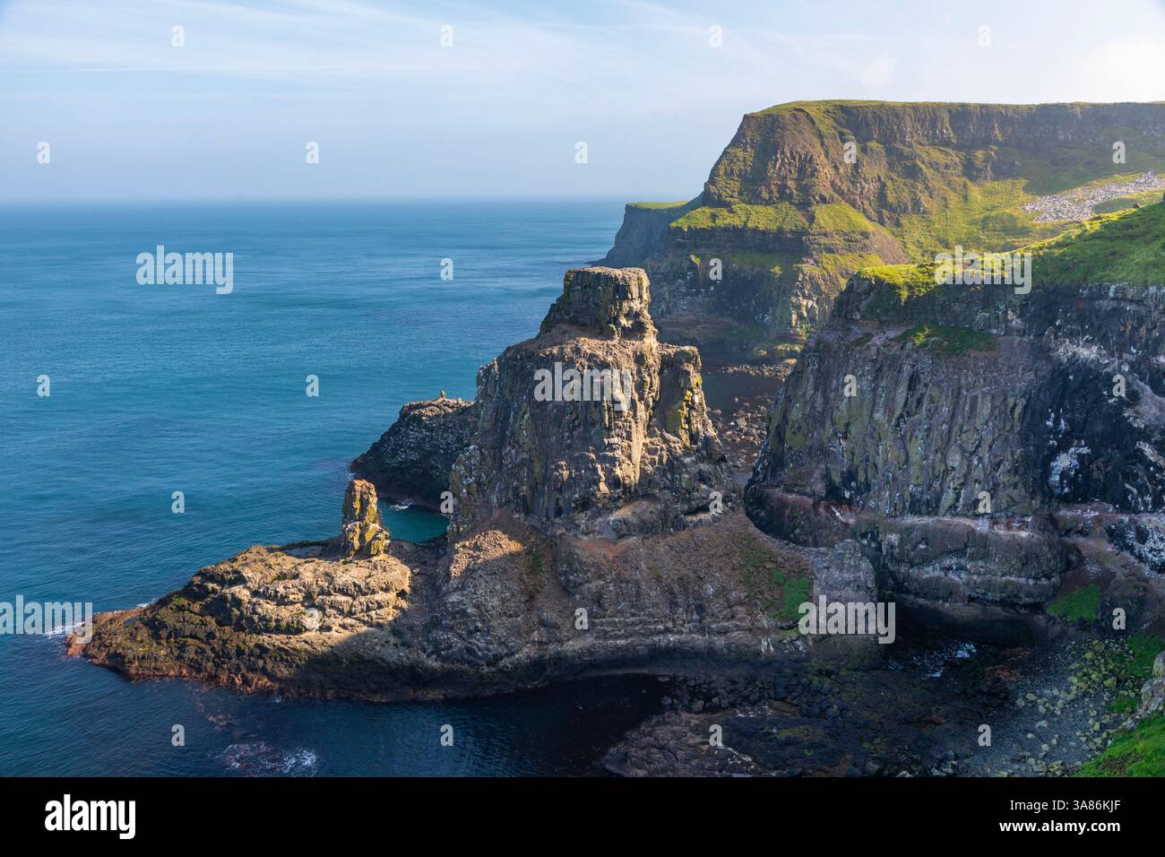 Rspb rathlin west light sea centre hi-res stock photography and images ...
