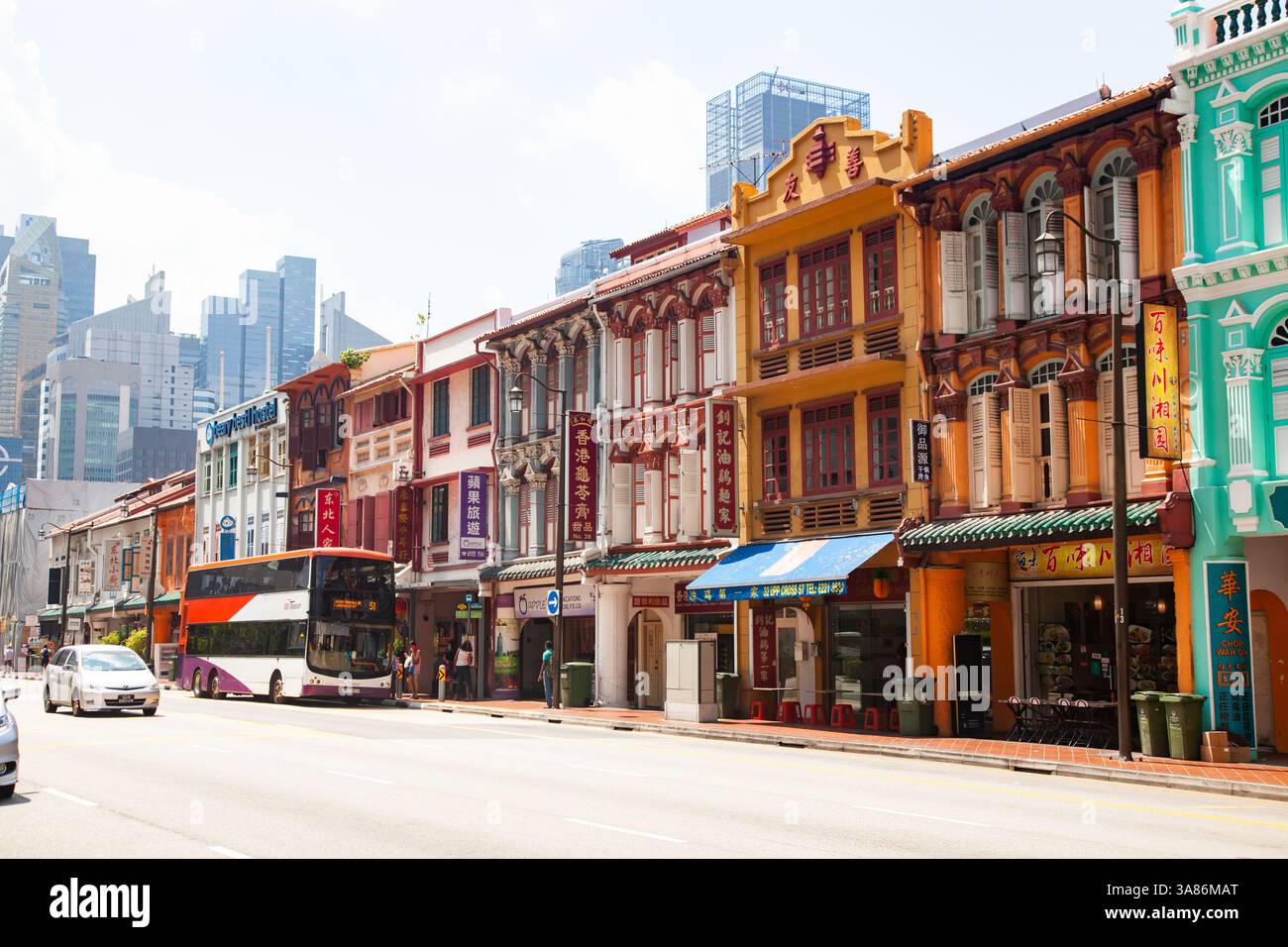 Street view of Singapore Chinatown, Singapore Stock Photo - Alamy