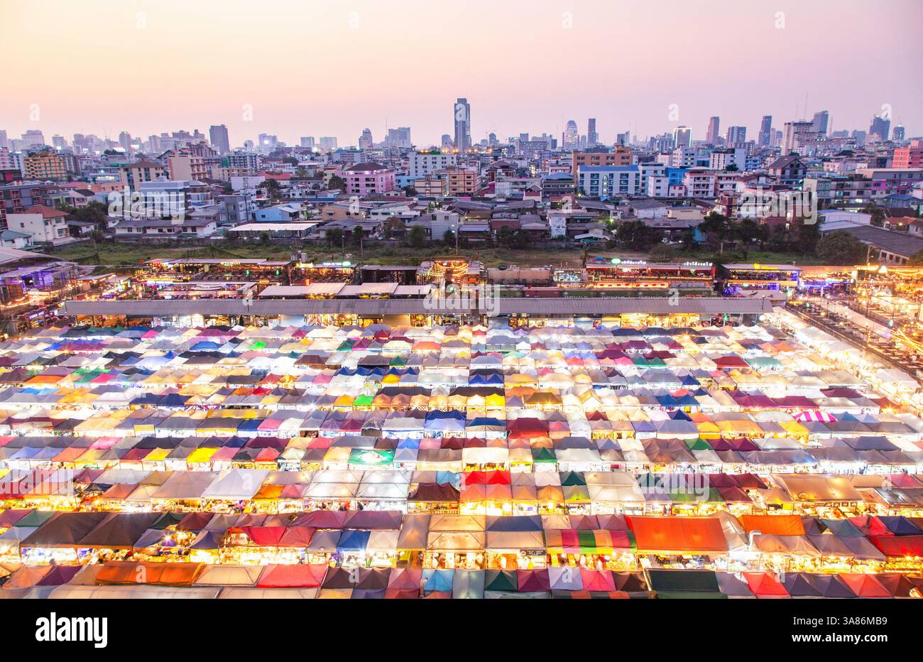 Train market hi-res stock photography and images - Alamy