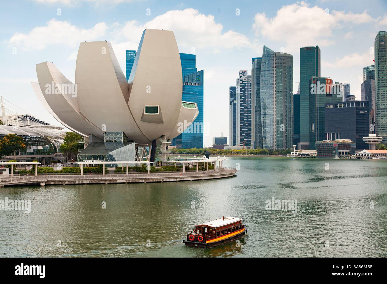 Art Science museum and Marina Bay Sands, Singapore Stock Photo - Alamy
