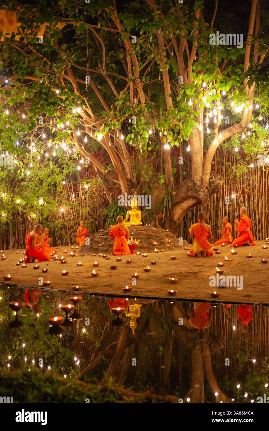 Makha Bucha (Magha Puja) celebrations, monks pray under illuminated ...