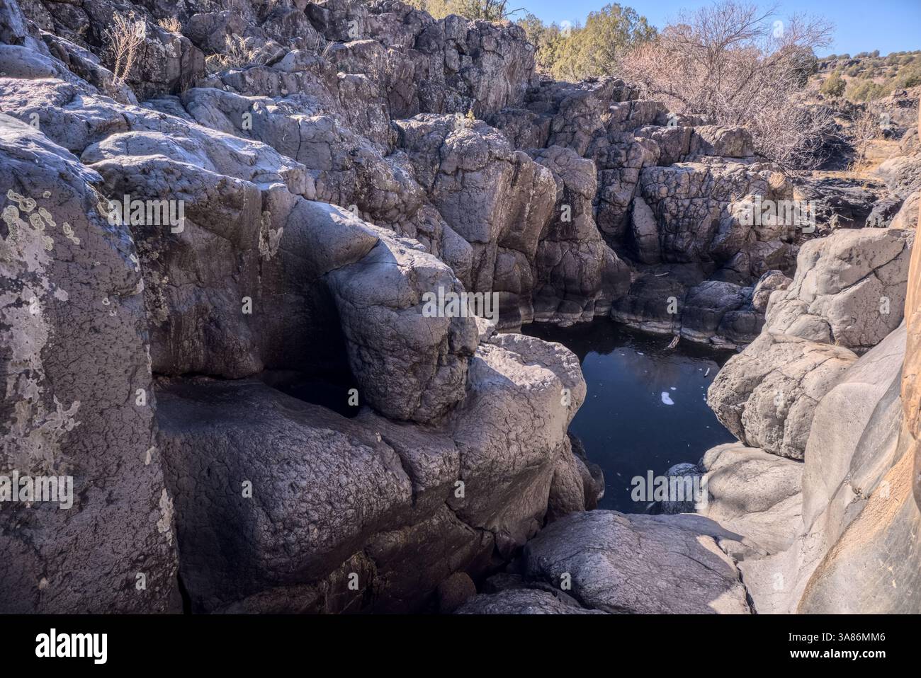 Dry waterfall cliffs, Johnson Canyon between Bainbridge Steel and Stone ...