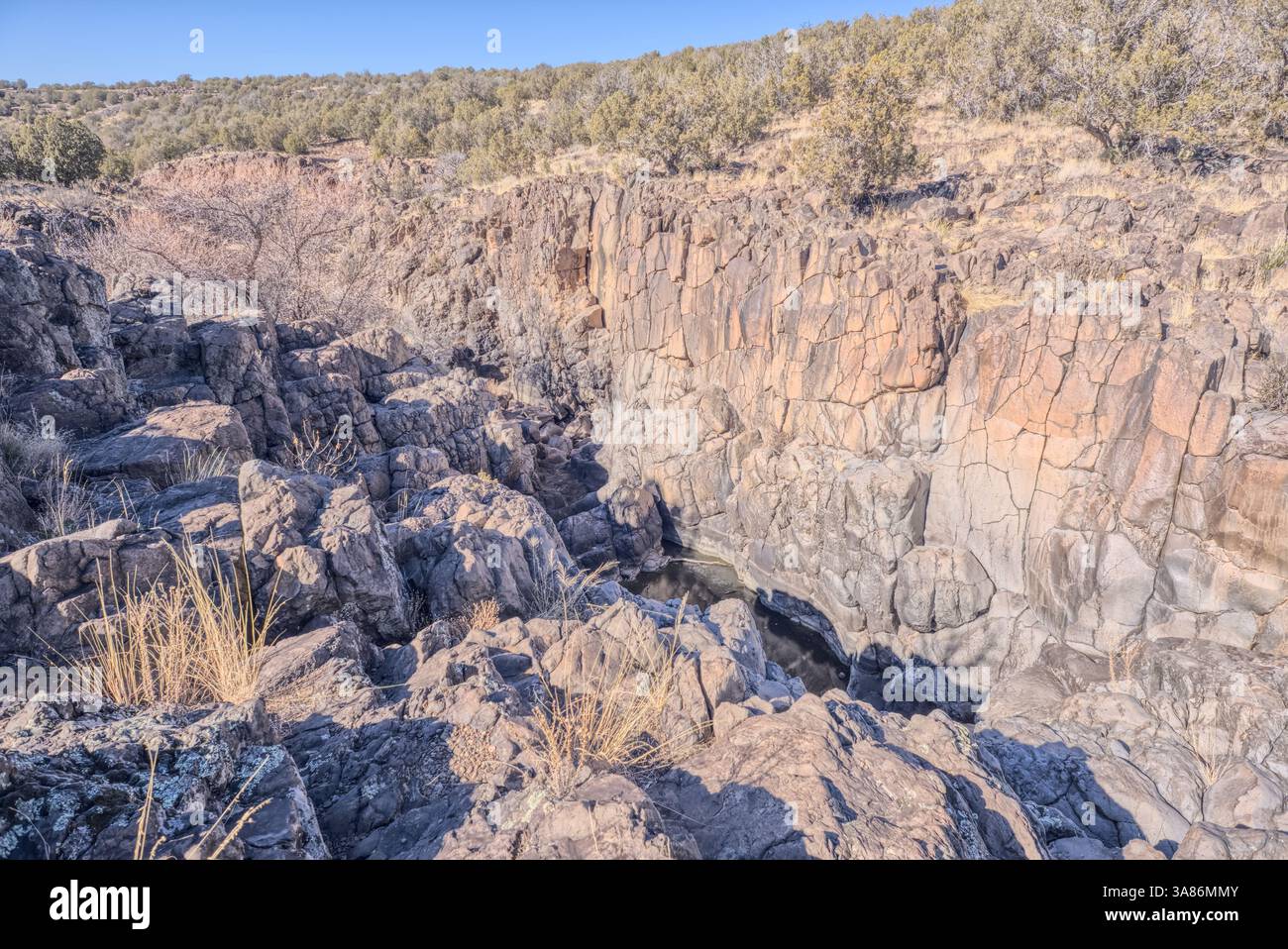 Dry waterfall cliffs, Johnson Canyon between Bainbridge Steel and Stone ...