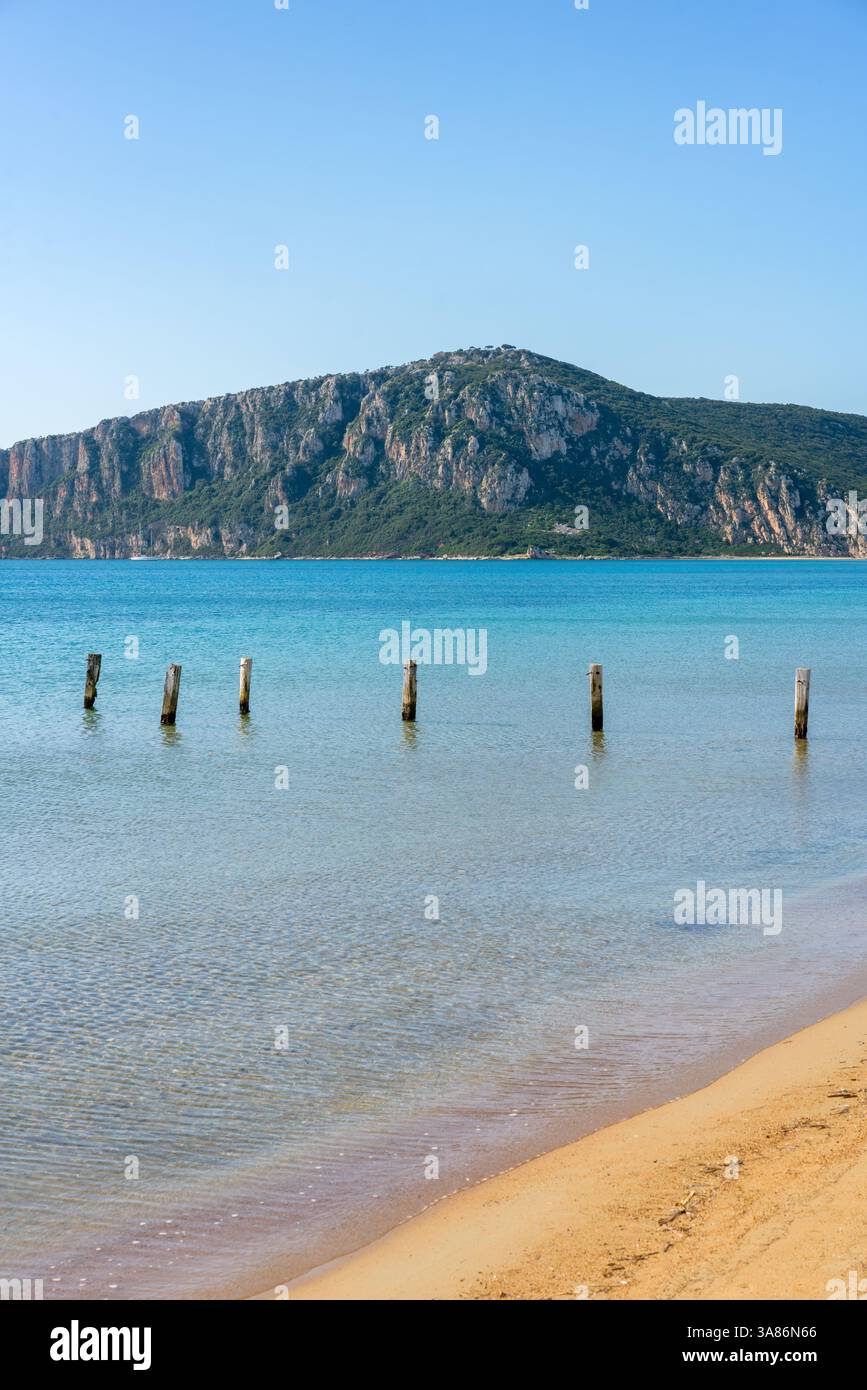 Golden sand beach turquoise waves hi-res stock photography and images ...