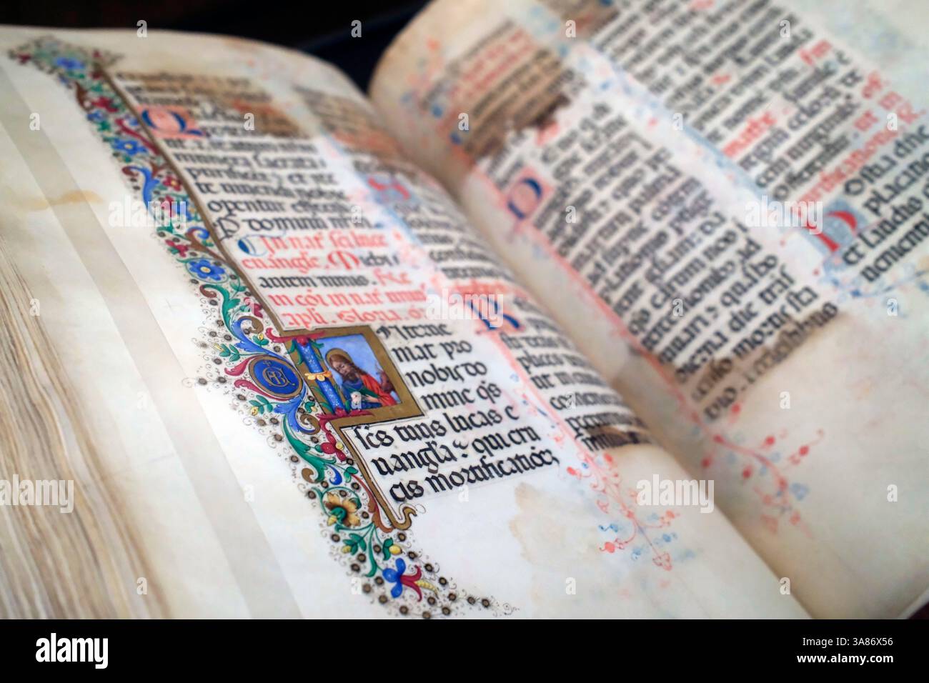 Calouste Gulbenkian Museum, Acciaiuoli Missal, 15th century Italian ...