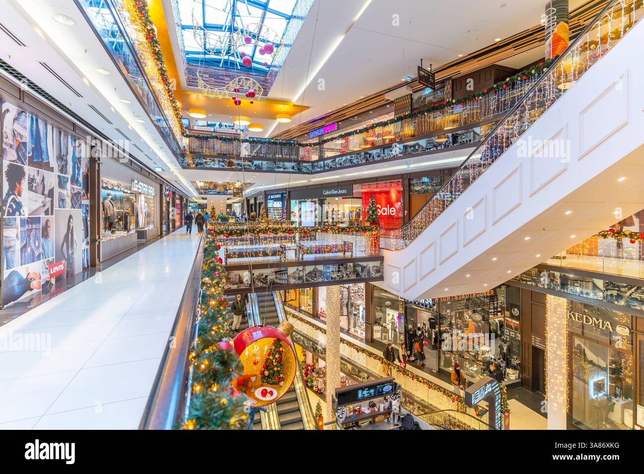 View of interior of the Mall of Berlin at Christmas, Mitte, Berlin, Germany Stock Photo - Alamy