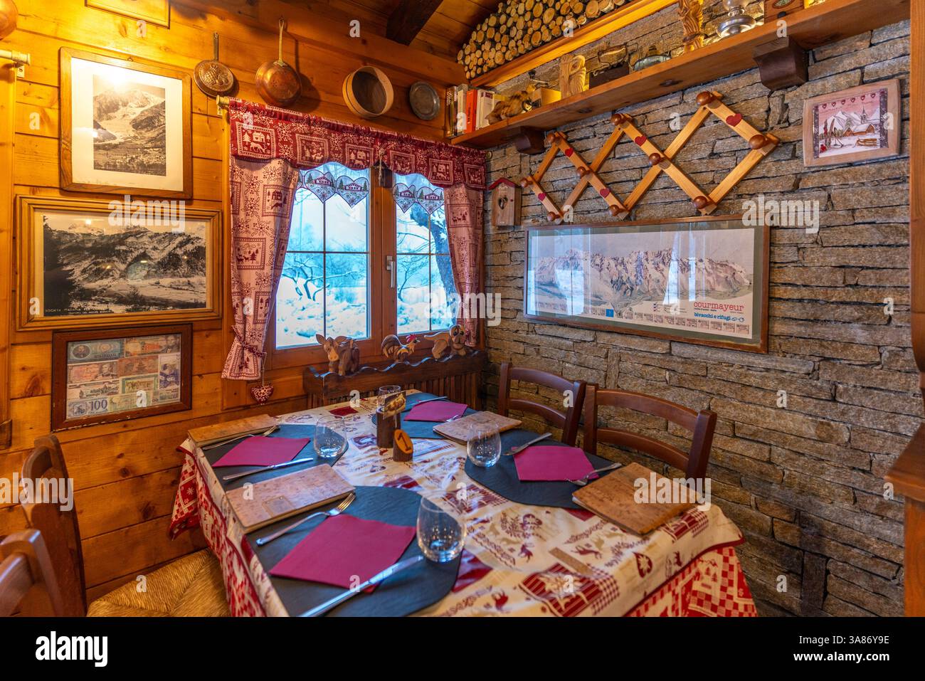 Italian restaurant interior italy hi-res stock photography and images ...