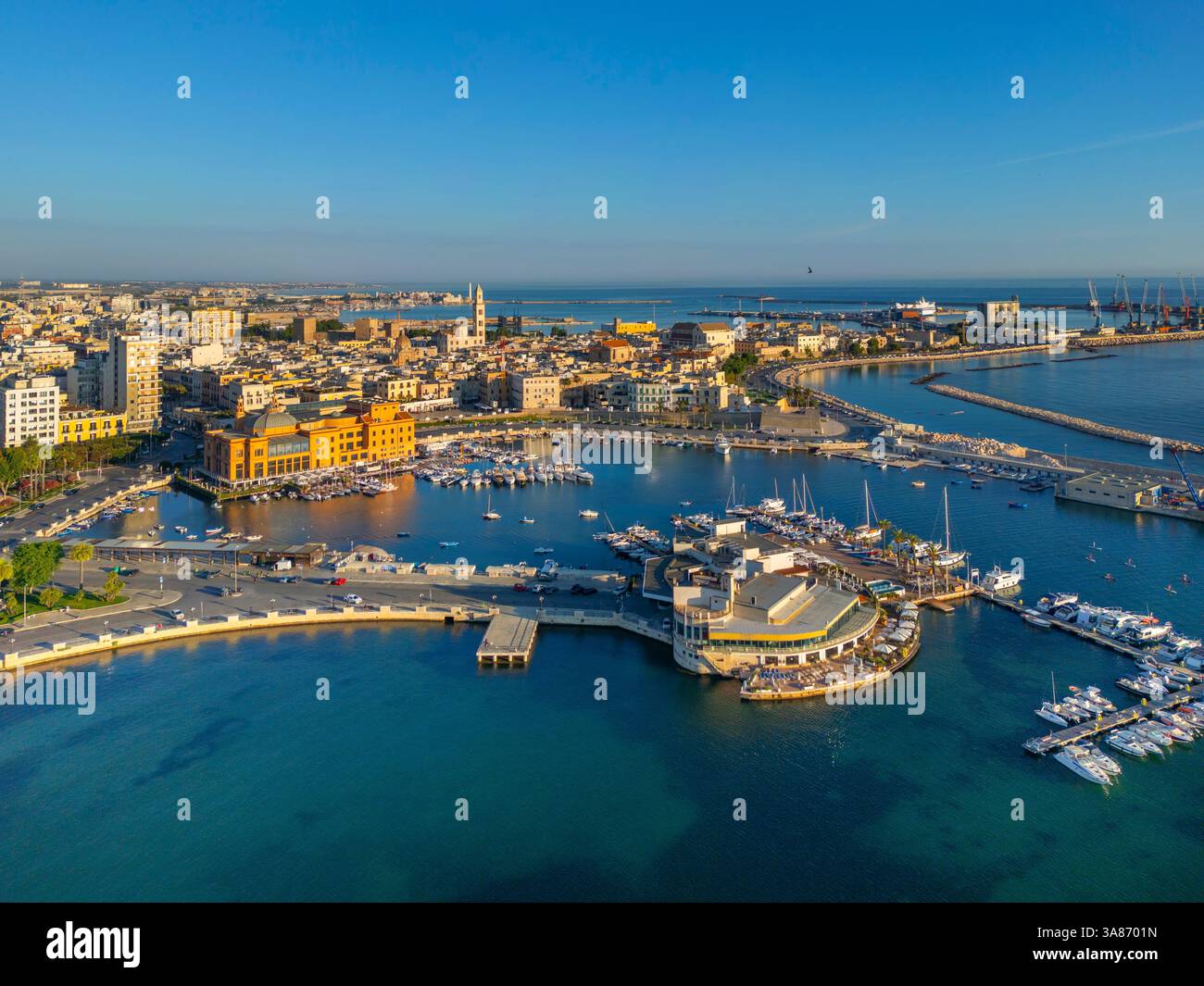 Restaurants bari hi-res stock photography and images - Alamy