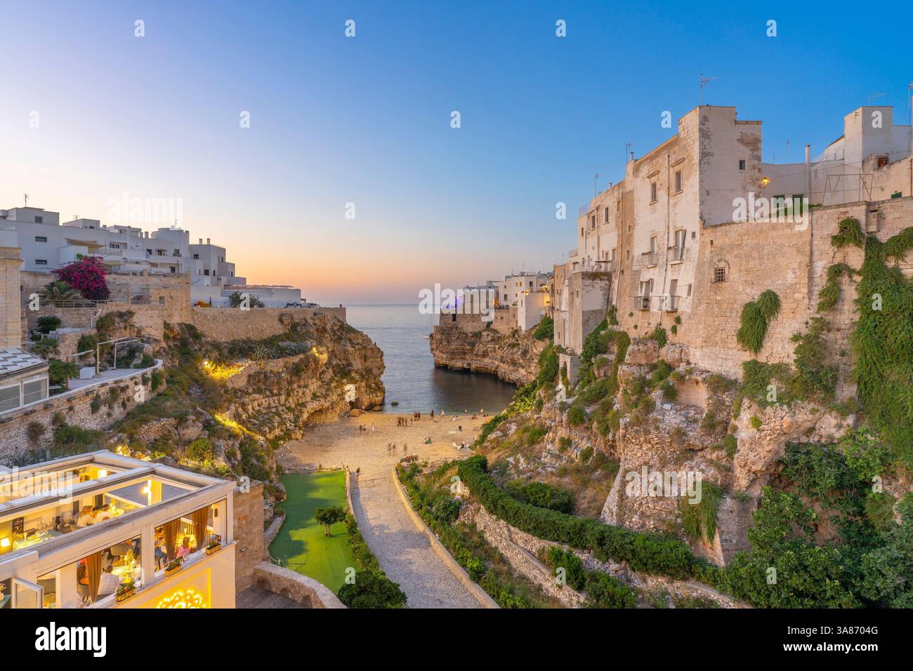 Beach waves italy tourists hi-res stock photography and images - Alamy